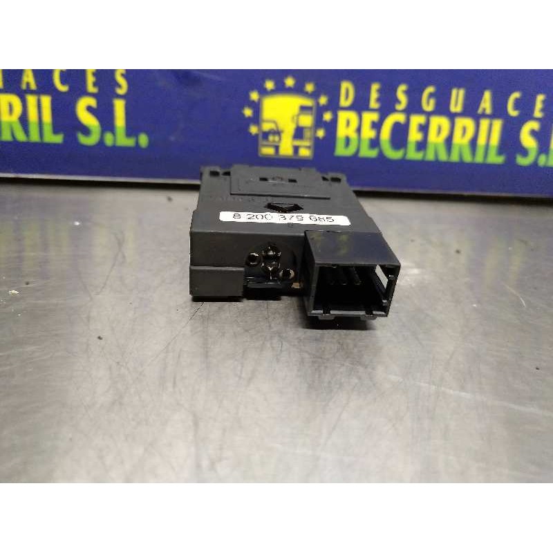 Headlight height regulator and dashboard light density. Renault Modus ...